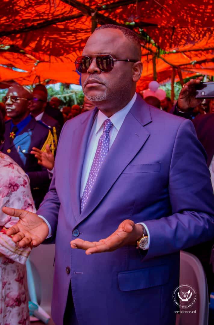 Le Chef de l’État a offert un véhicule utilitaire au nouvel évêque de ...